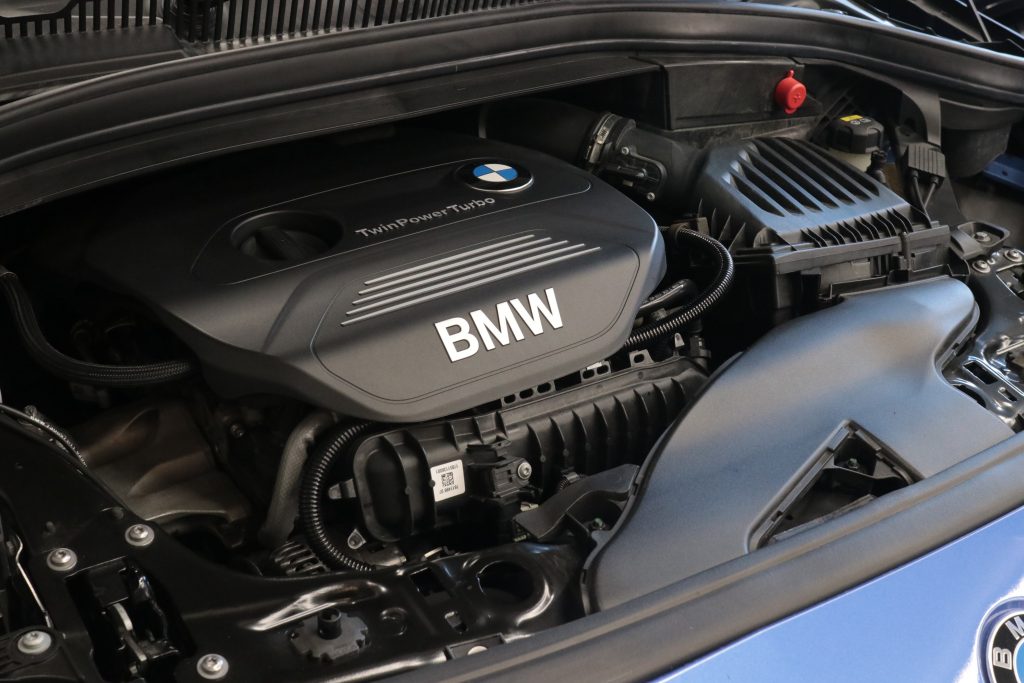 F46 218i Gran Tourer リアブレーキの交換 板金修理 | BMWクォリティパートナー認定整備工場 ミズノテクニカルサービス｜兵庫県神戸市